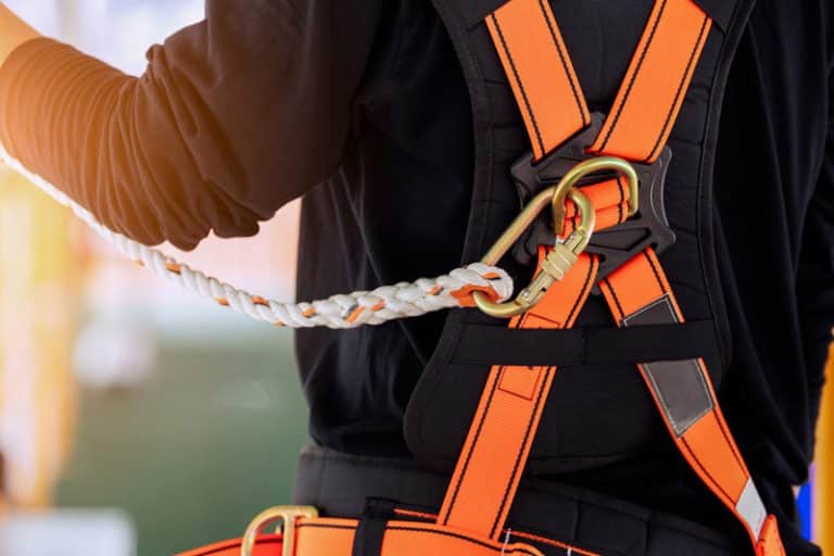 چه زمانی باید لایف لاین تعویض شود؟ - تجهیزات ایمنی ایران